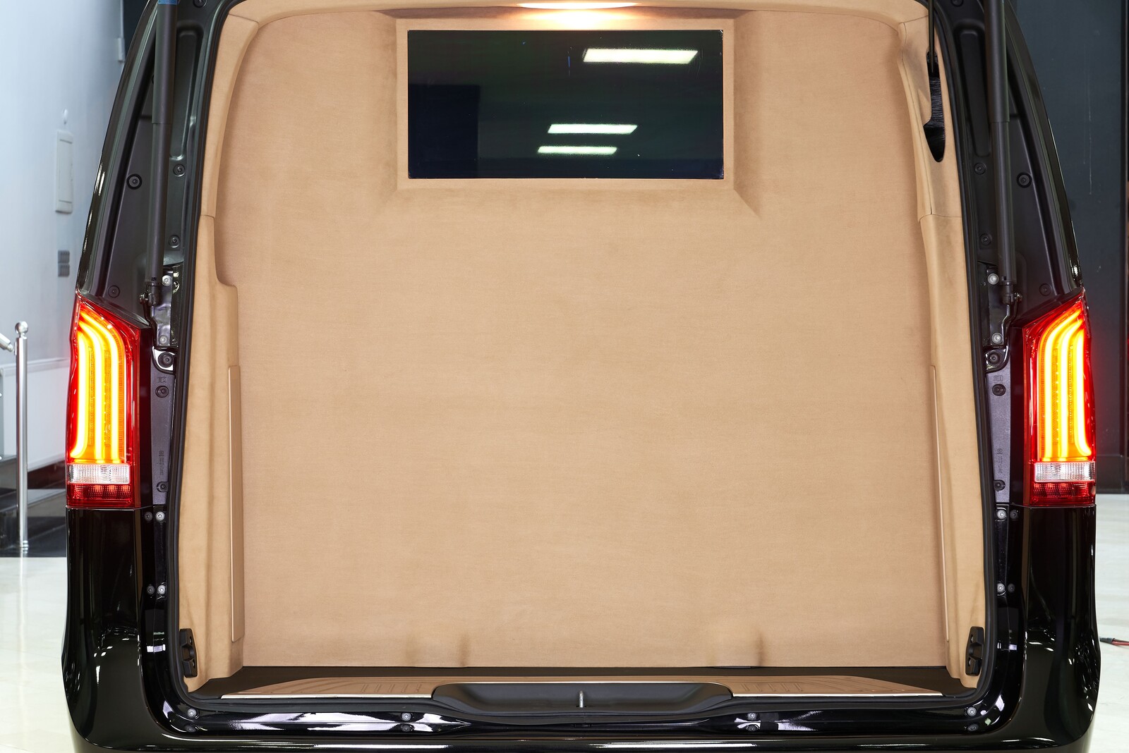 Mercedes-Benz V-Class | Models MVV | Create an elite office on wheels ...