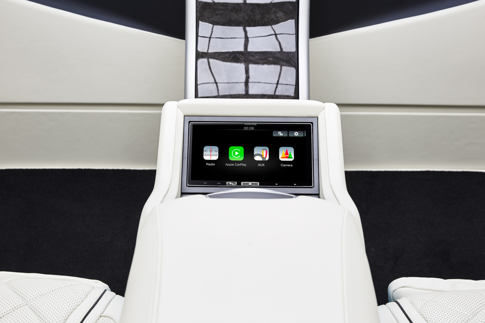 Mercedes-Benz V-Class | Models MVA | Create an elite office on wheels ...