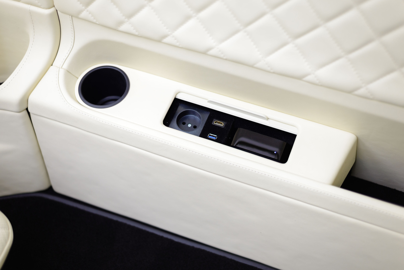 Mercedes-Benz V-Class | Models MVA | Create an elite office on wheels ...