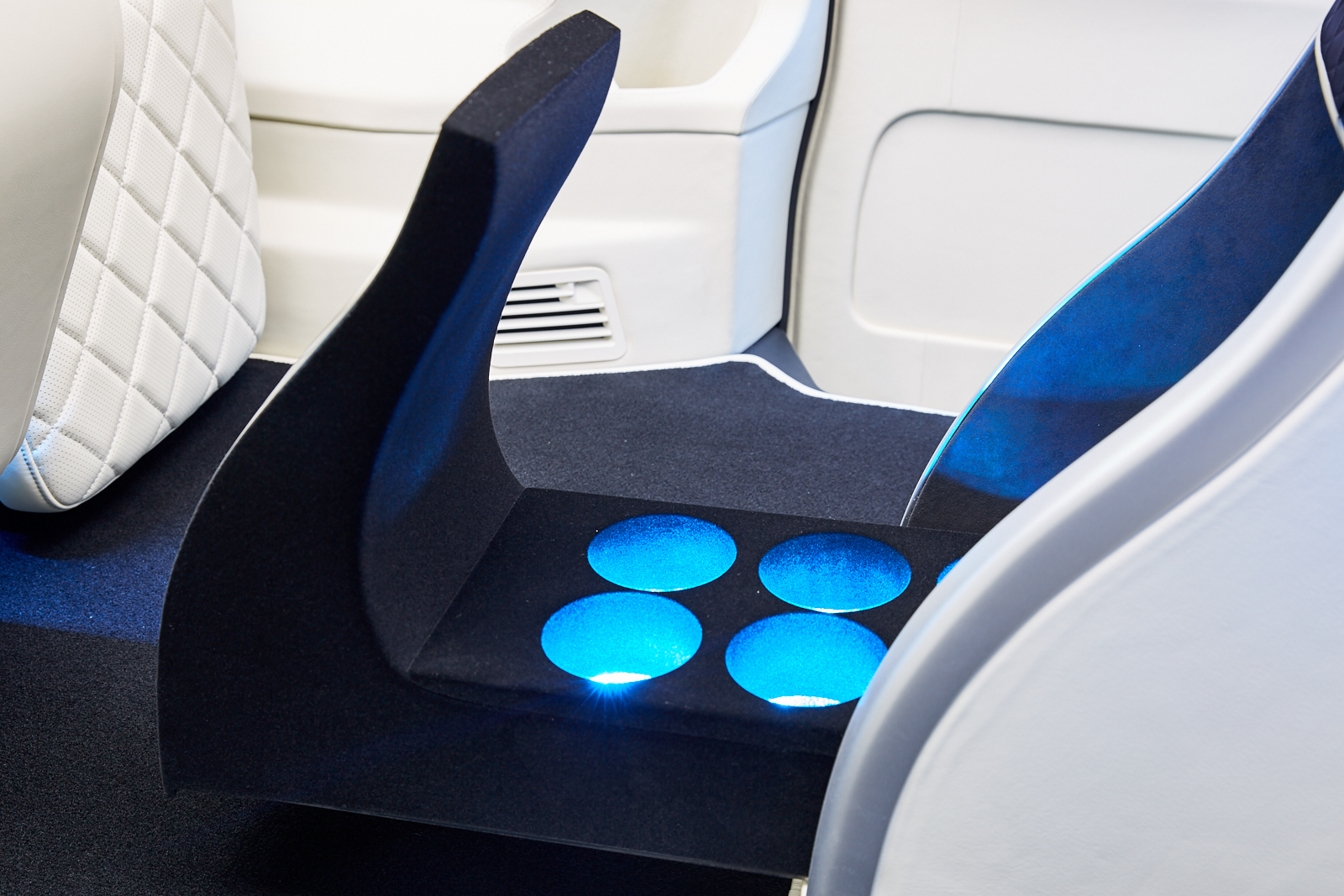 Mercedes-Benz V-Class | Models MVA | Create an elite office on wheels ...