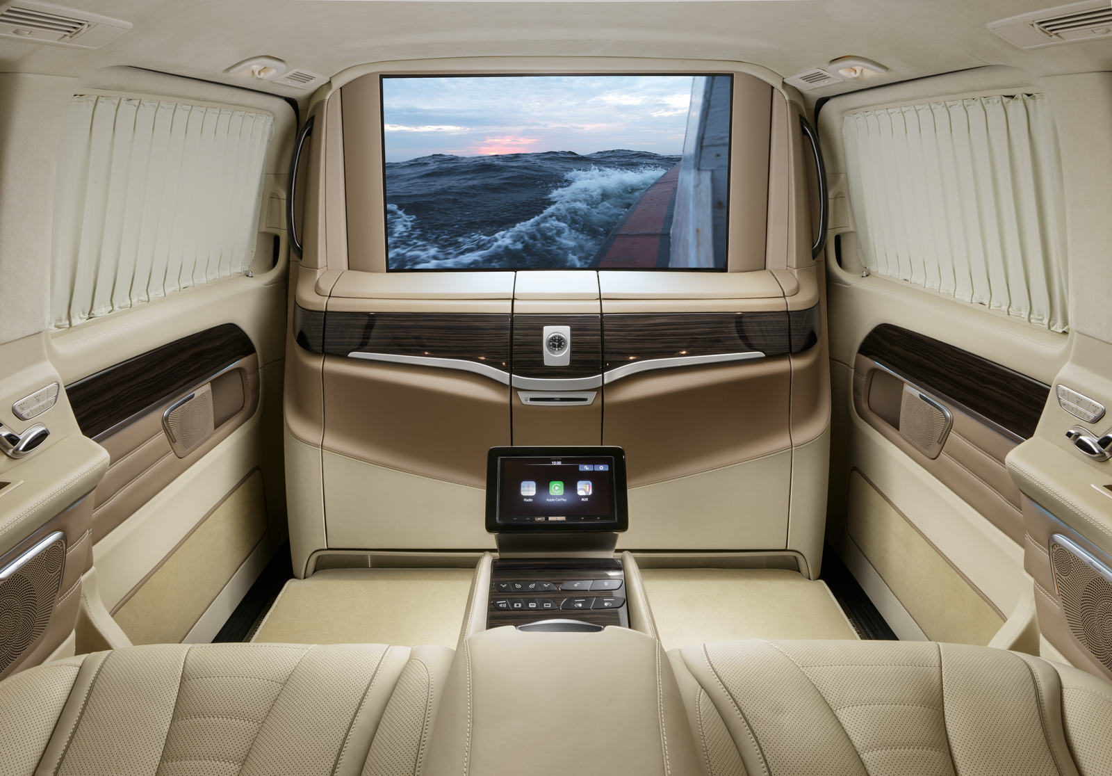 Mercedes-Benz V-Class | Models MVA1 | Create an elite office on wheels ...