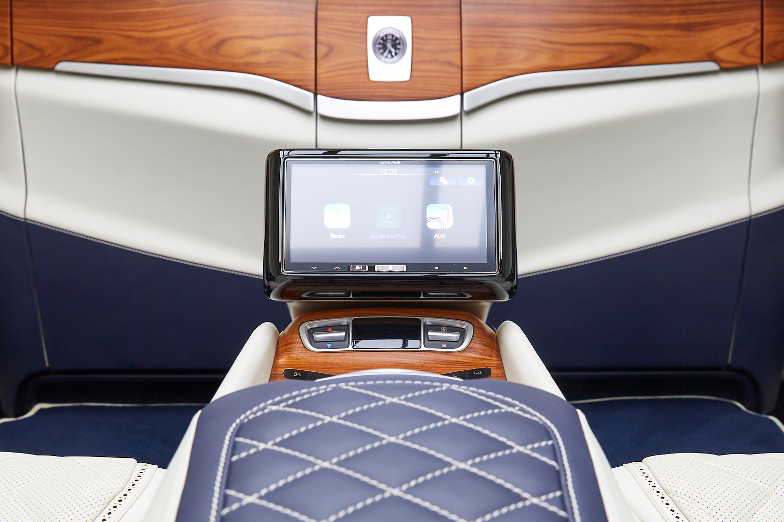 Mercedes-Benz V-Class | Models MVA1 | Create an elite office on wheels ...