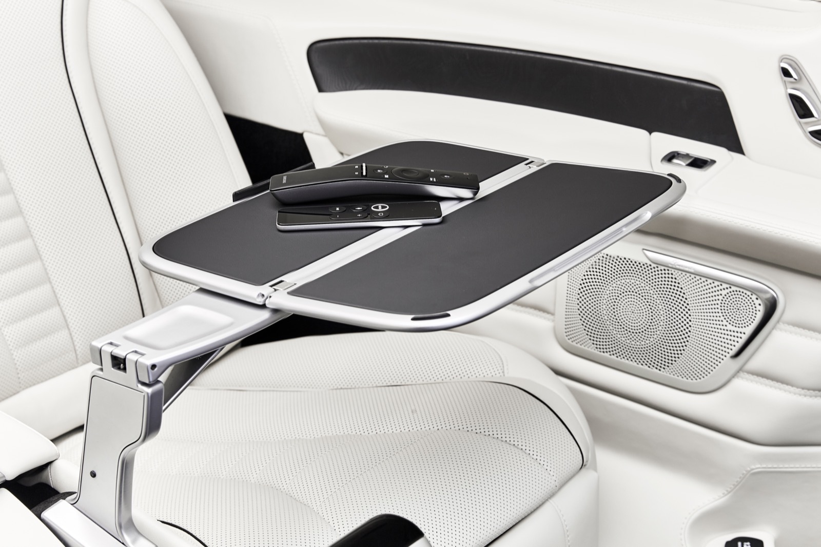 Mercedes-Benz V-Class | Models MVA1 | Create an elite office on wheels ...