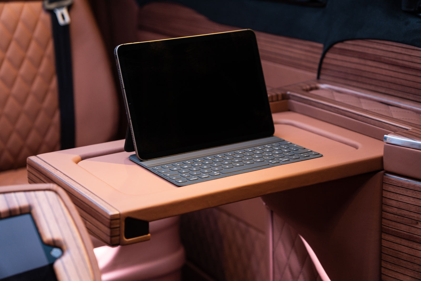 Mercedes Benz V-Class | Models MVD | Premium private jet VAN | KLASSEN