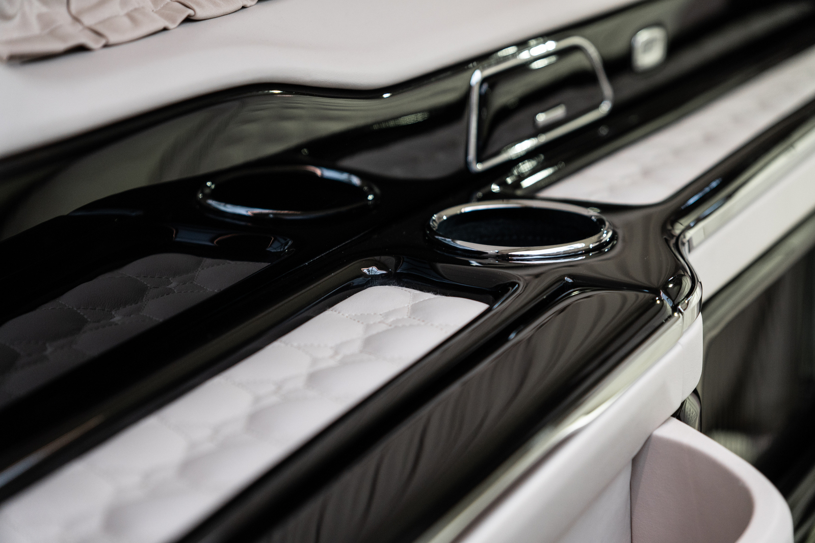 Mercedes Benz V-Class | Models MVD | Premium private jet VAN | KLASSEN