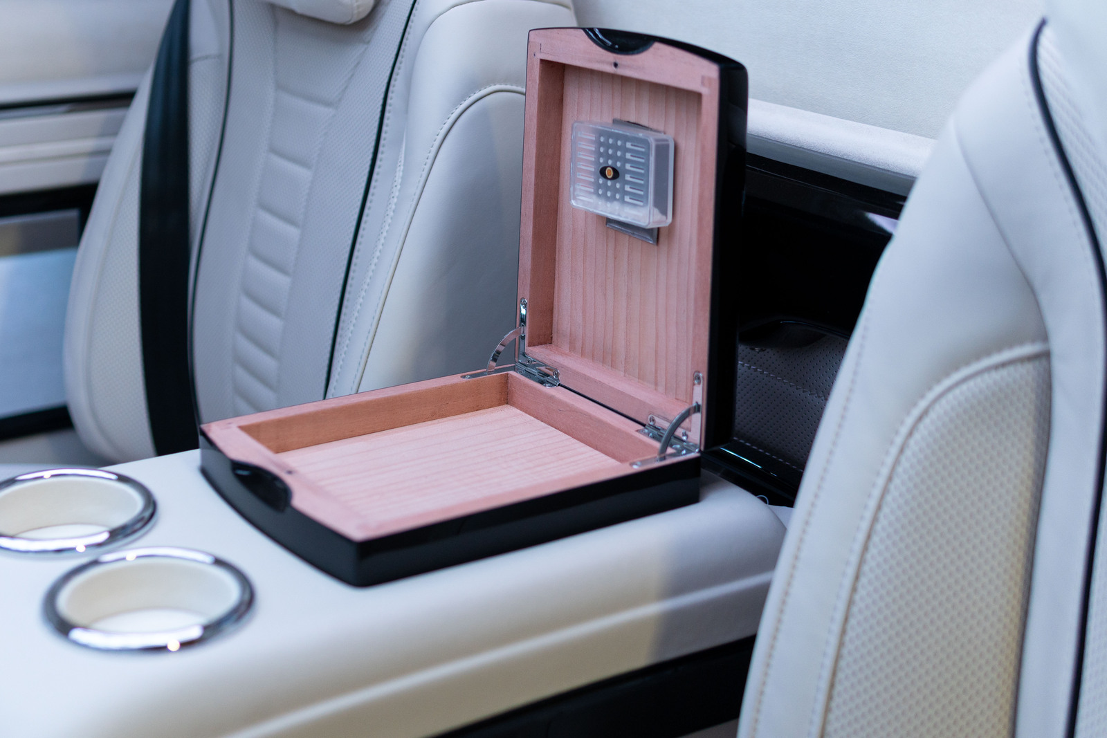 Mercedes Benz V-Class | Models MVTM | Luxury VIP Jetvan First-Class ...