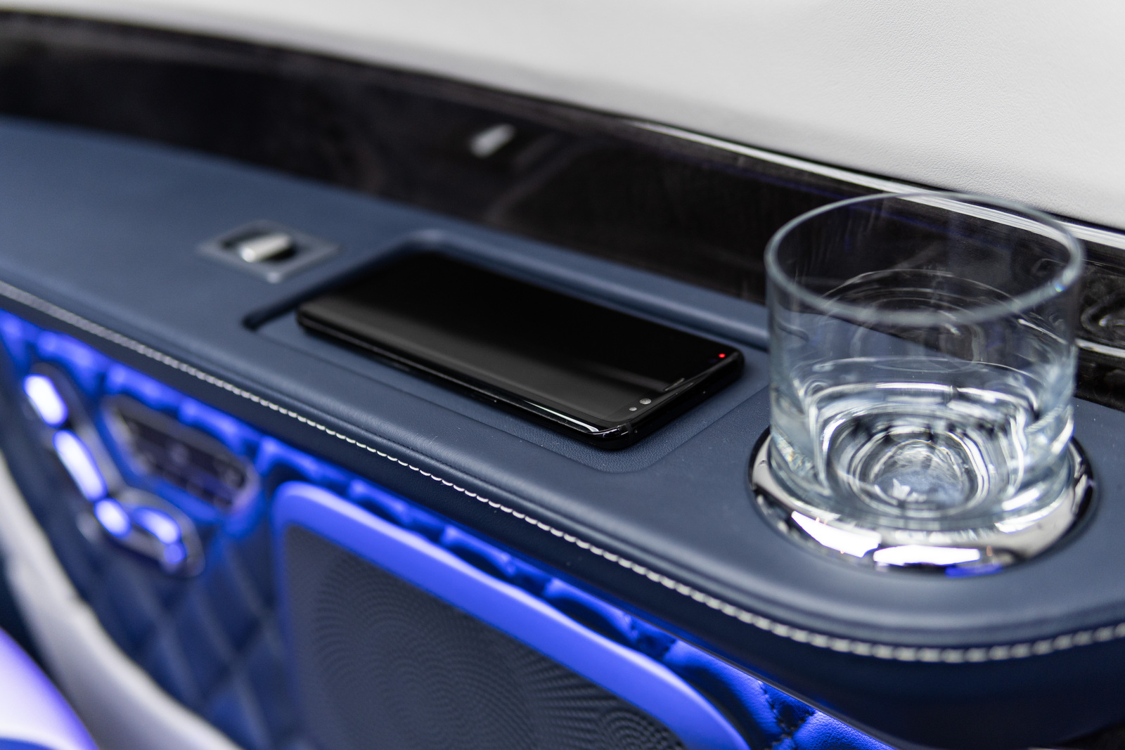 Mercedes-Benz V-Class | Models MVV | Create an elite office on wheels ...