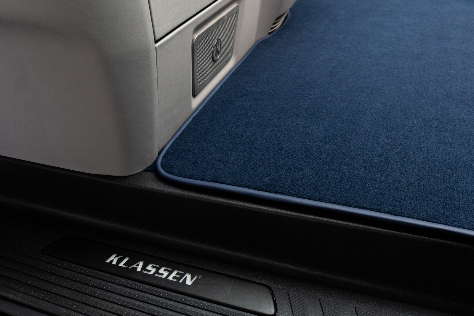 Mercedes-Benz V-Class | Models MVV | Create an elite office on wheels ...