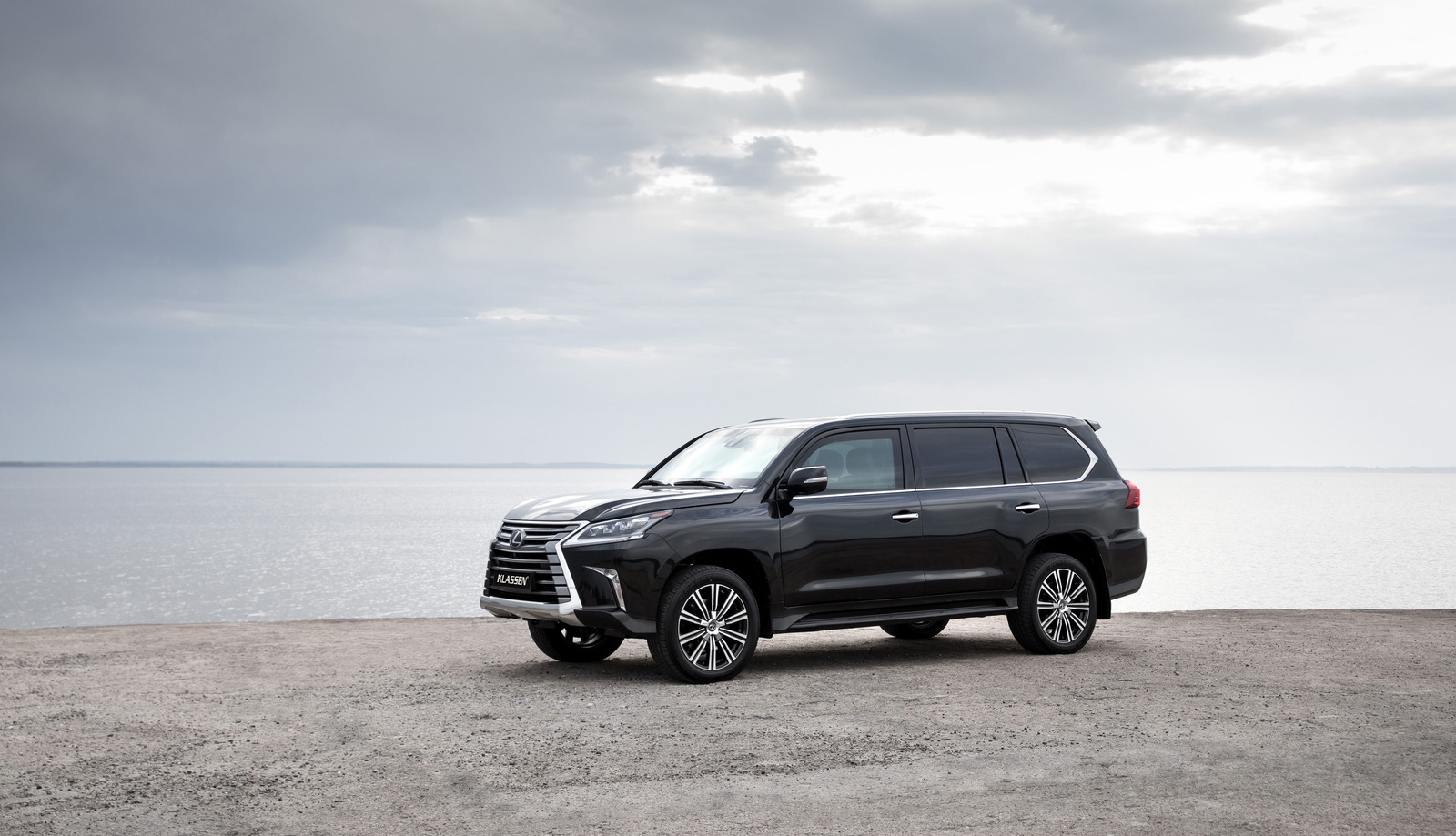 Stretched & Armored Lexus LX +500mm - KLASSEN
