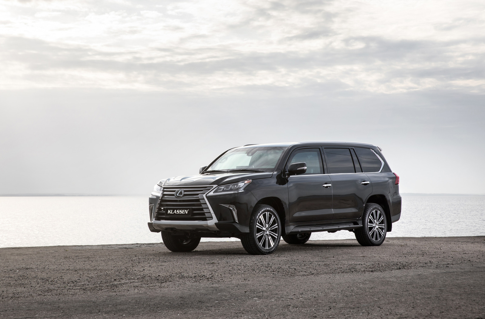 Stretched & Armored Lexus LX +500mm - KLASSEN