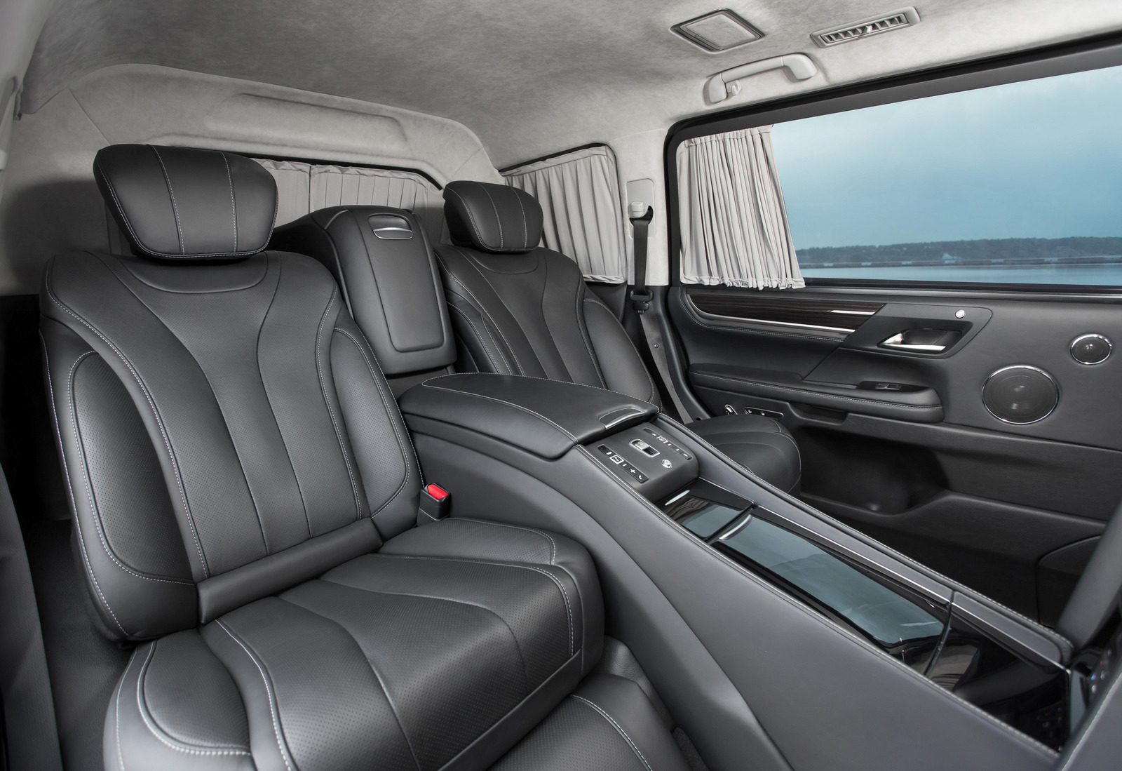 Stretched & Armored Lexus LX +500mm - KLASSEN