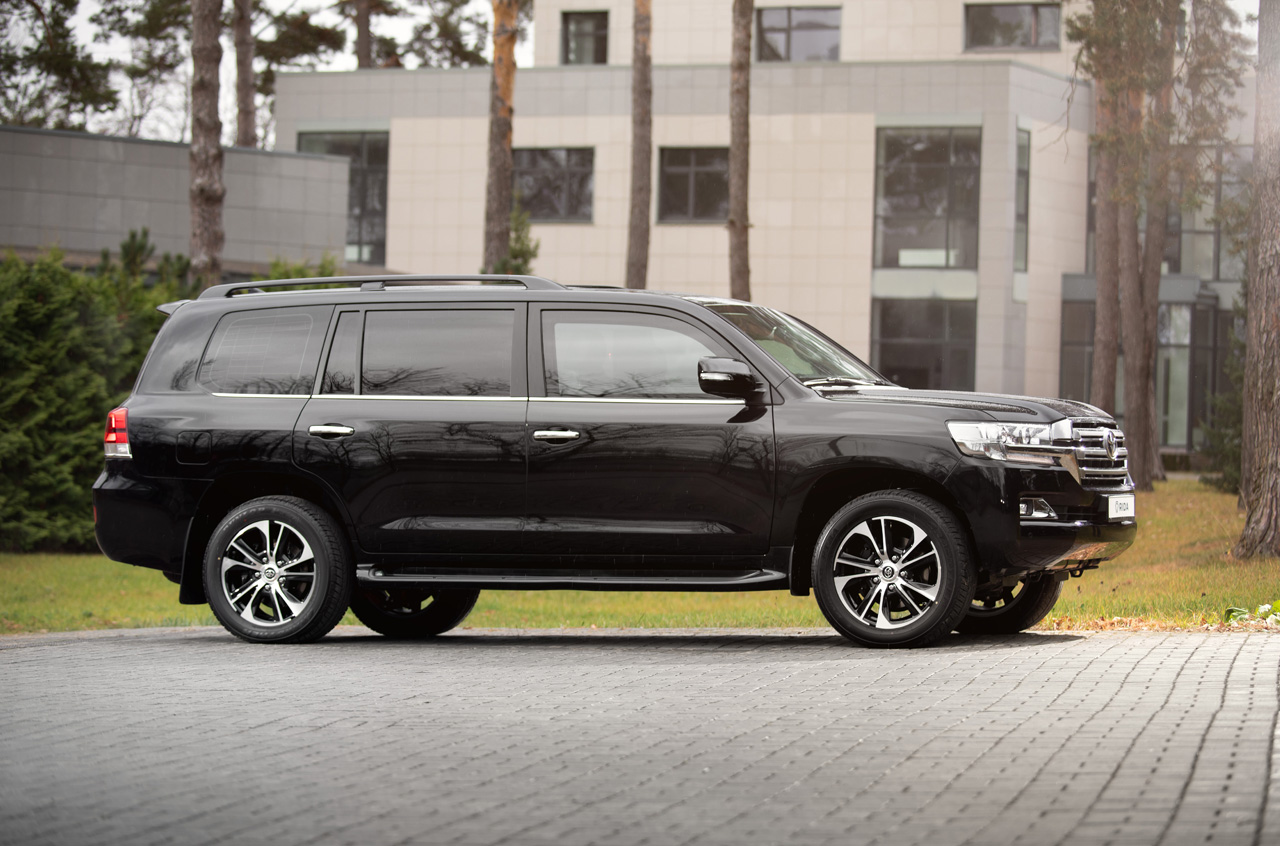 Stretched & Armored Land Cruiser 200 +500mm - KLASSEN